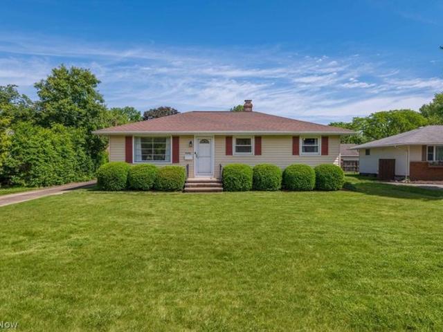 24196 Rosita Ln, North Olmsted, OH 44070
