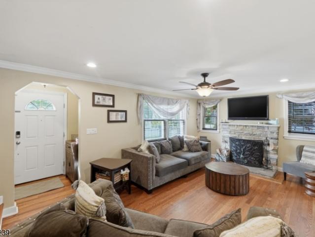 2419 Mountain Ave