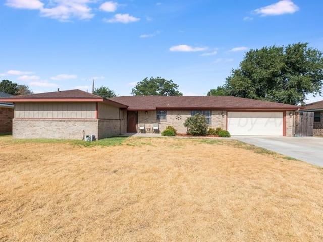 2419 N Cherokee Dr, Pampa, TX 79065