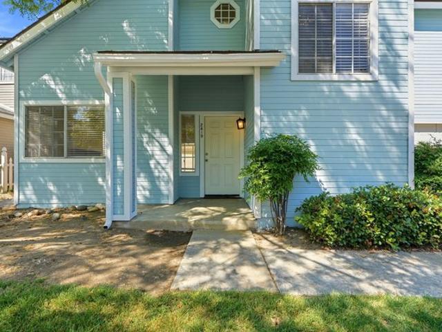 2419 N Clark St, Visalia, CA 93292