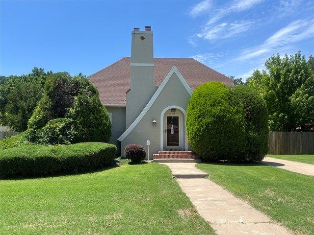 2419 Hart Ave, Dodge City, KS 67801