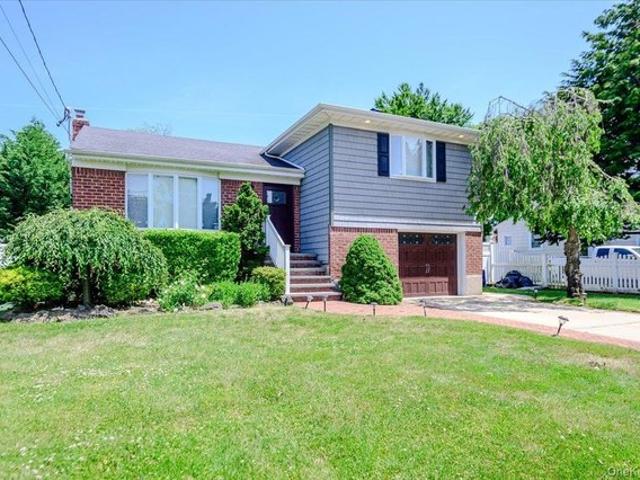 2419 Rockville Centre Pkwy, Oceanside, NY 11572