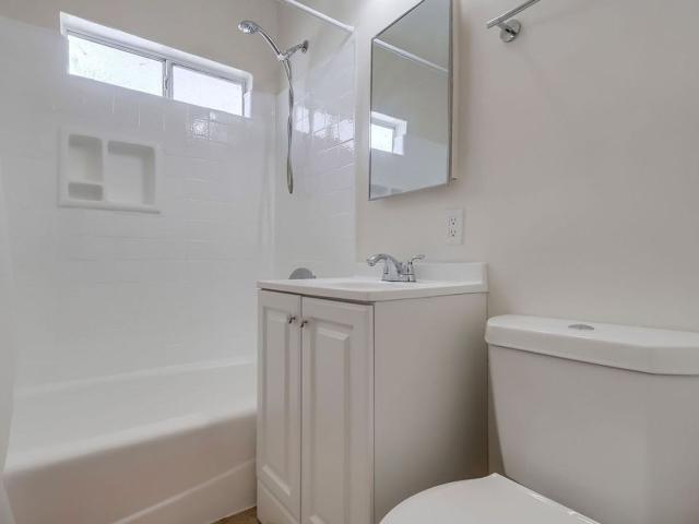2419 S. Ridgeley Dr 2 Bedroom Apartment for Rent at 2419 S Ridgeley Dr, Los Angeles, CA 90016 Mid City