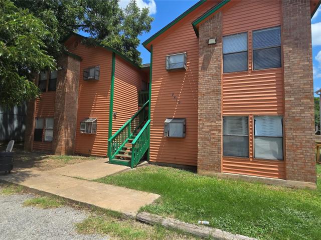 2419 W Slaughter Ln