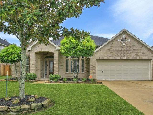 2410 Avalon Trace Ln, Pearland, TX 77581