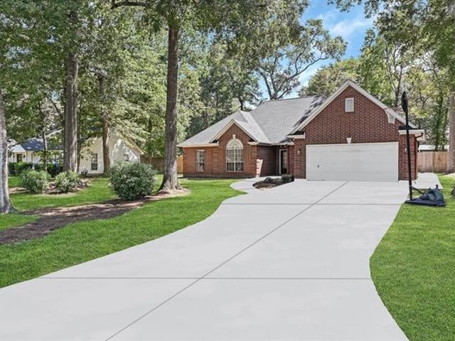 2410 Chantilly Ln, Conroe, TX 77384