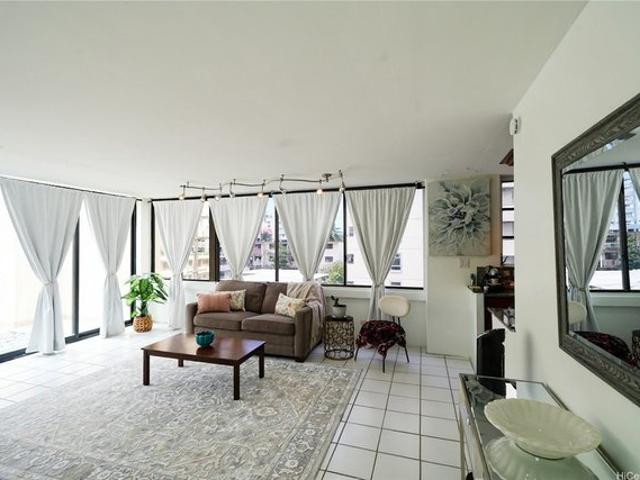 2410 Cleghorn St Apt 502, Honolulu, HI 96815