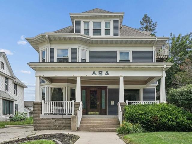 2410 College St, Cedar Falls, IA 50613