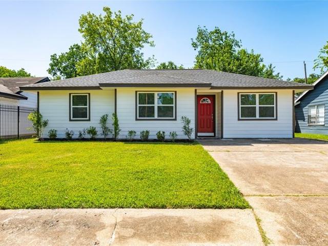 2410 Huntington Dr, Pasadena, TX 77506