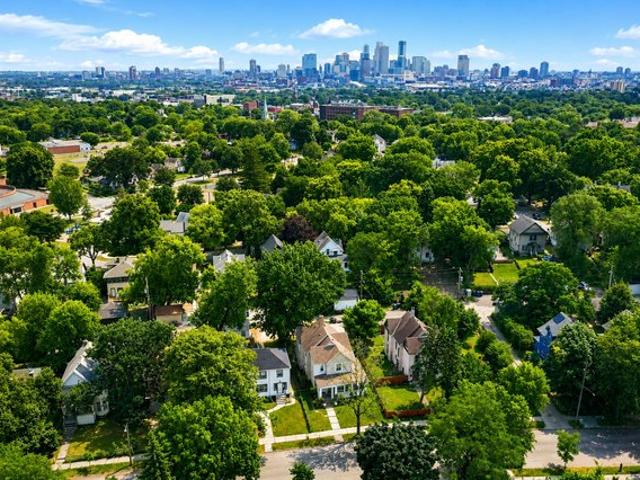 2410 James Ave N, Minneapolis, MN 55411