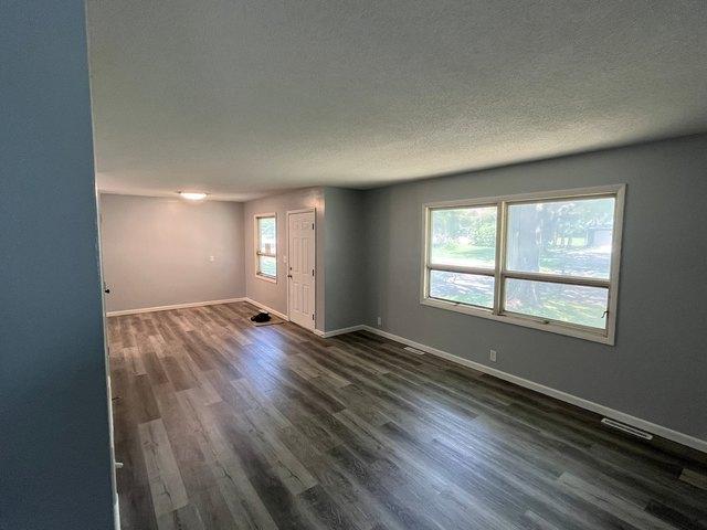 2410 Larson Ave, Albert Lea, MN 56007