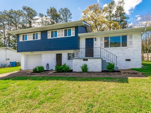 2410 Sunset Strip St, Hixson, TN 37343