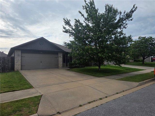 2410 S 11th Pl, Rogers, AR 72758