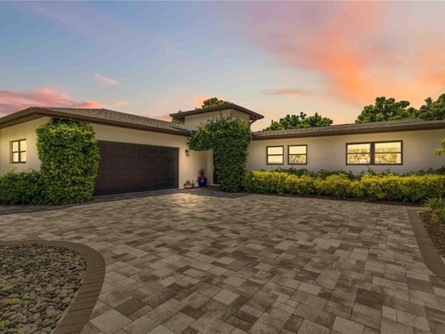 2410 Siesta Dr, Sarasota, FL 34239