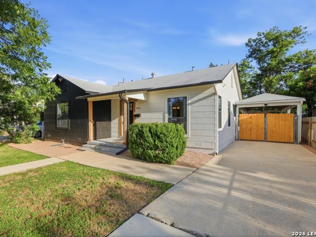 2410 W Mistletoe