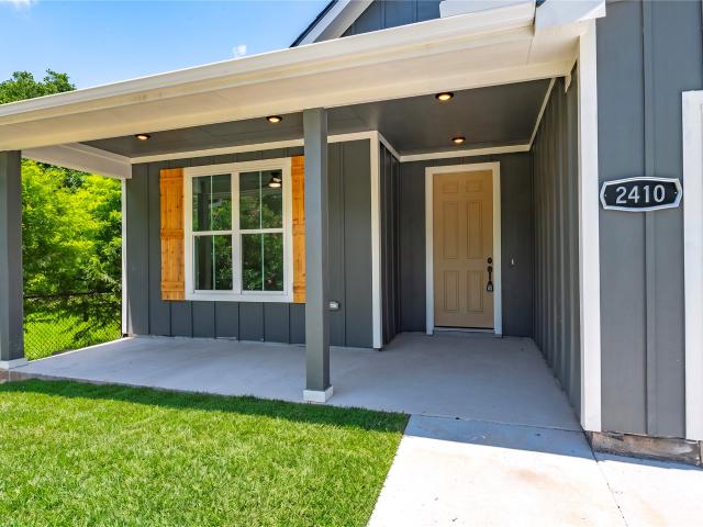 2410 28th Ave N