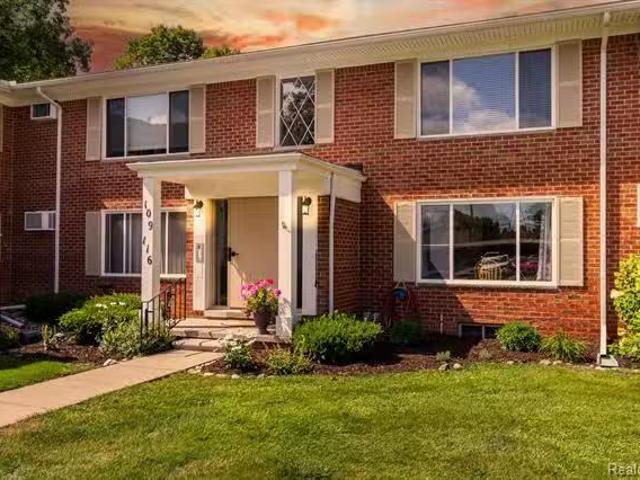 24111 MERIDIAN RD APT 116, GROSSE ILE, MI 48138 Condo/Townhome.