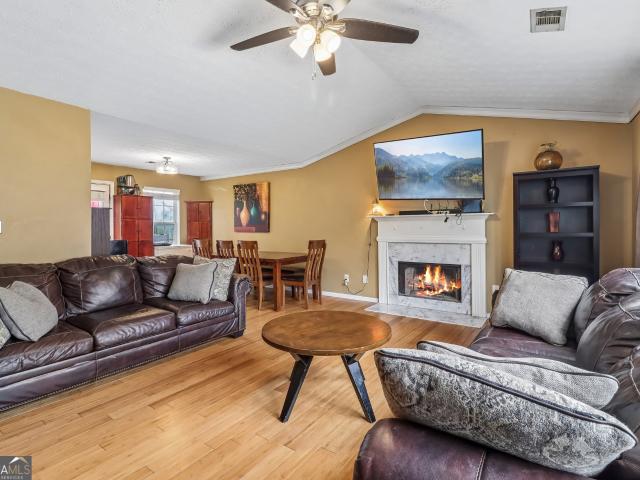 2411 Mills Bend