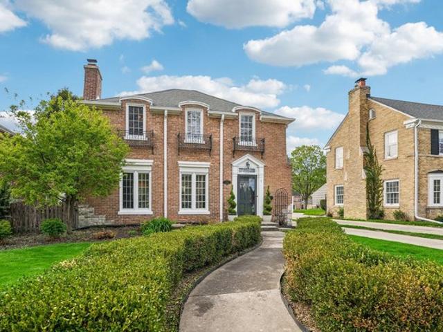 2411 N 96th St, Wauwatosa, WI 53226