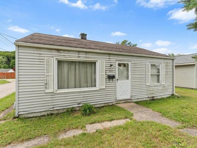 2411 Delaware St, Mishawaka, IN 46544