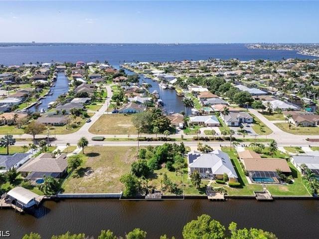 2411 Everest Pkwy, Cape Coral, FL 33904