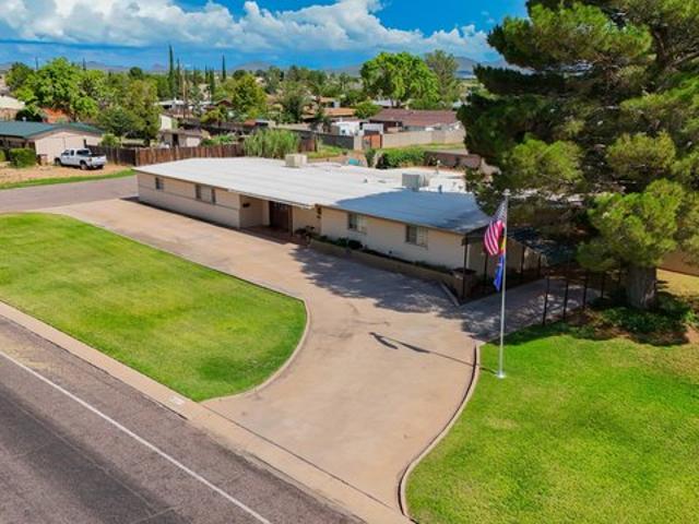 2411 E 9th St, Douglas, AZ 85607