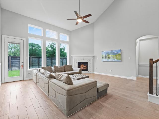 2411 Jitterbug Lane