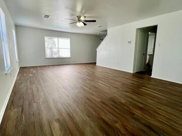 2411 Laden Meadows