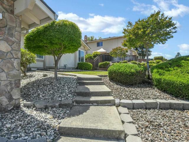 2411 Los Prados Way