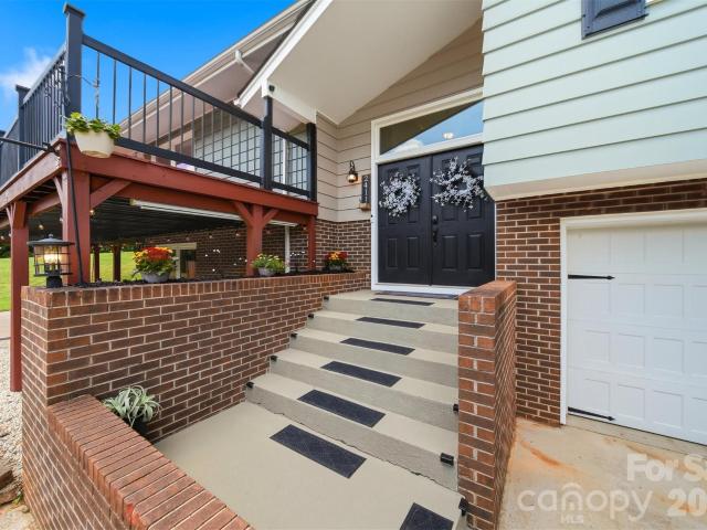 2411 Robertson Lane
