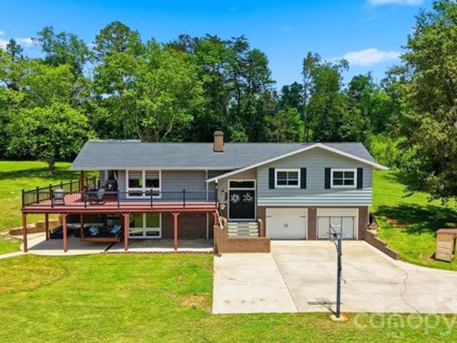 2411 Robertson Ln, Lenoir, NC 28645