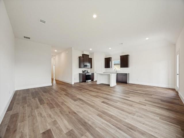 2411 Stonebriar Ln