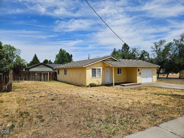 2411 SW Umatilla Ave, Redmond, OR 97756