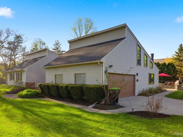 2411 Wixom Trail