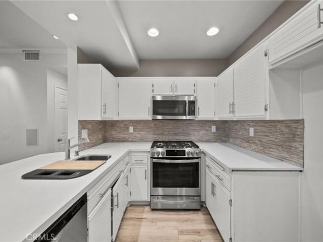 24123 Del Monte Dr Unit 101, Valencia, CA 91355
