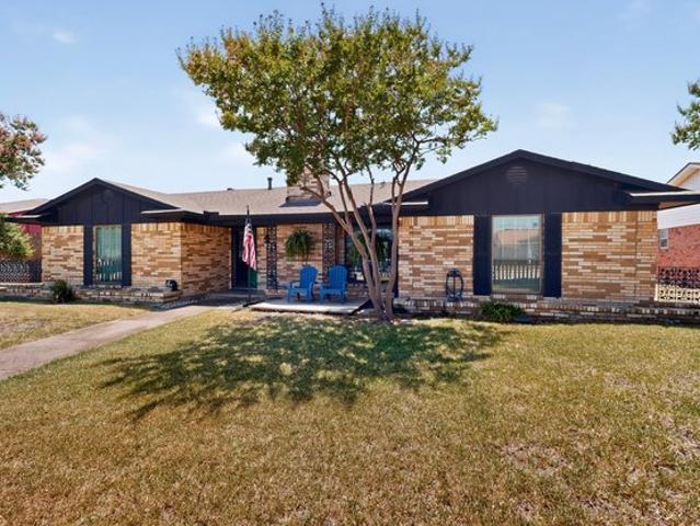 2412 Monticello Dr, Mesquite, TX 75149