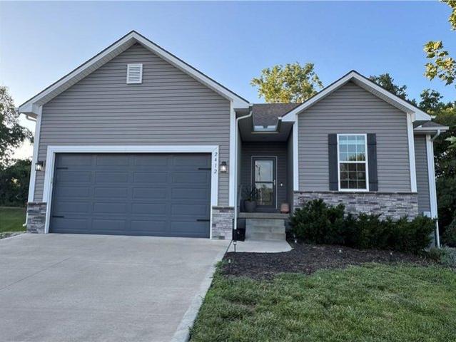2412 NW Peekaboo Ct, Blue Springs, MO 64015