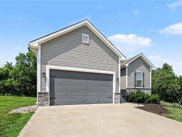 2412 NW Peekaboo Court