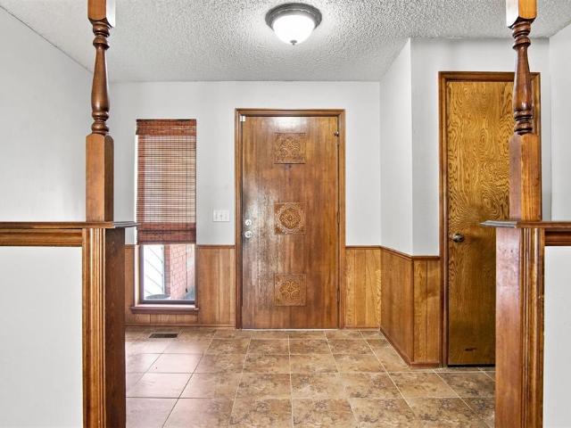 2412 Apple Way