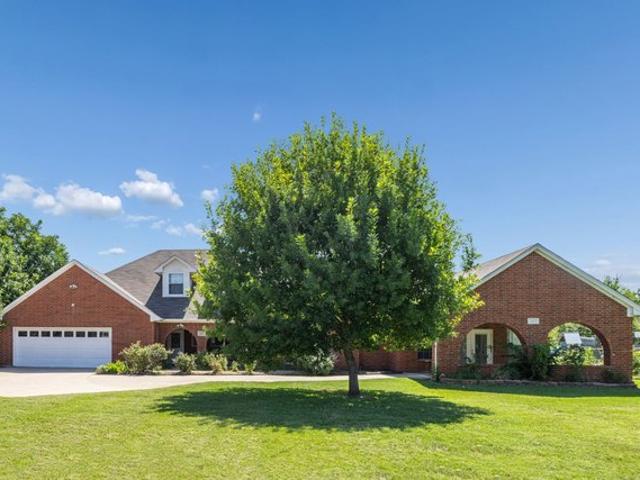 2412 Chickering Rd, Cleburne, TX 76031
