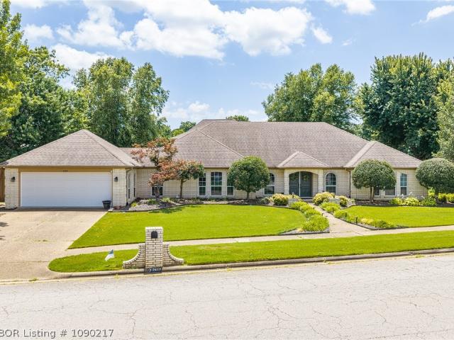 2412 Fianna Way