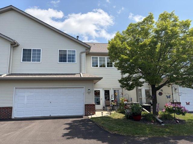 2412 Fox River Pkwy Unit H, Waukesha, WI 53189