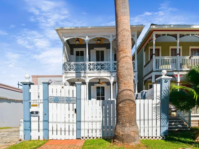 2412 Winnie St, Galveston, TX 77550 | MLS #85172 | Compass
