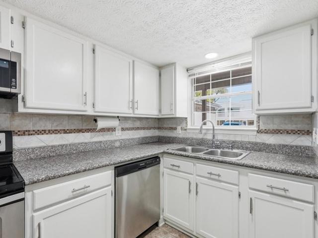 2412 Winter Park Ct, Fort Walton Beach, FL 32547