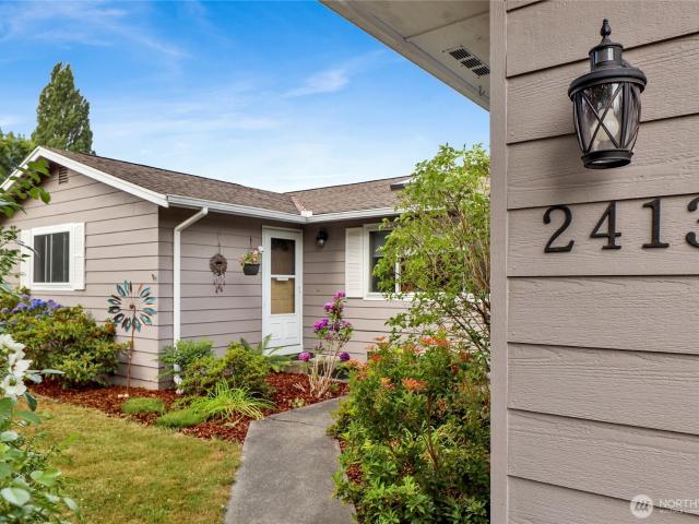 2413 N 18th Place