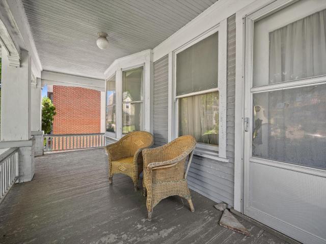2413 E Belleview Pl