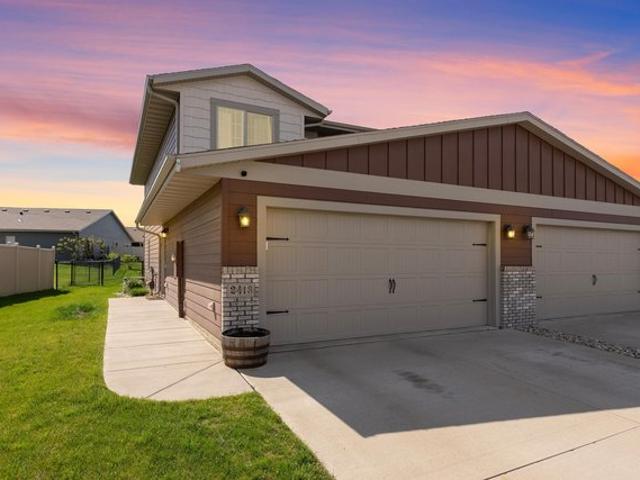 2413 S Ronsiek Ave, Sioux Falls, SD 57106