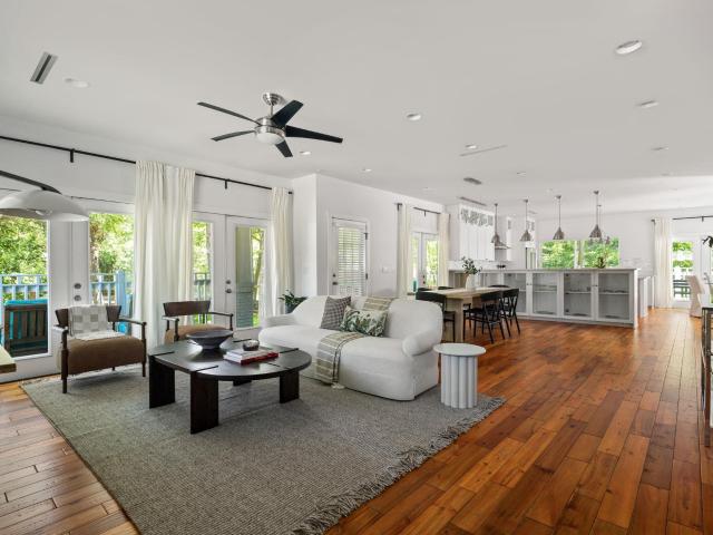 2413 Sharon Ln