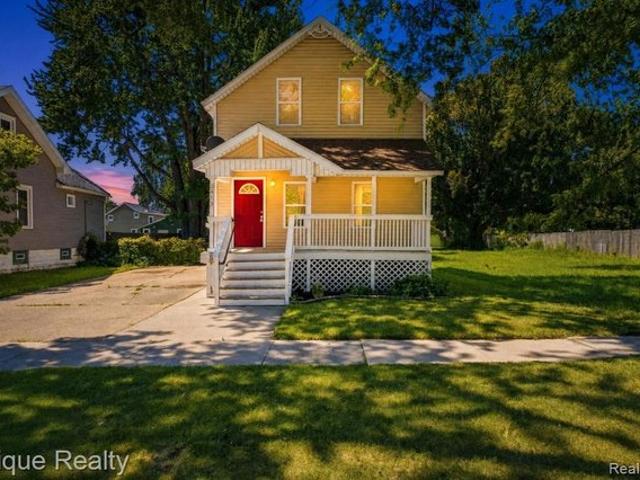 2413 Walnut St, Port Huron, MI 48060
