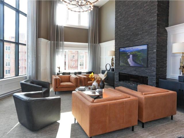241 15 Northern Boulevard 3K